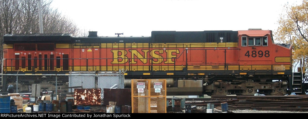 BNSF 4898, engineer's side view